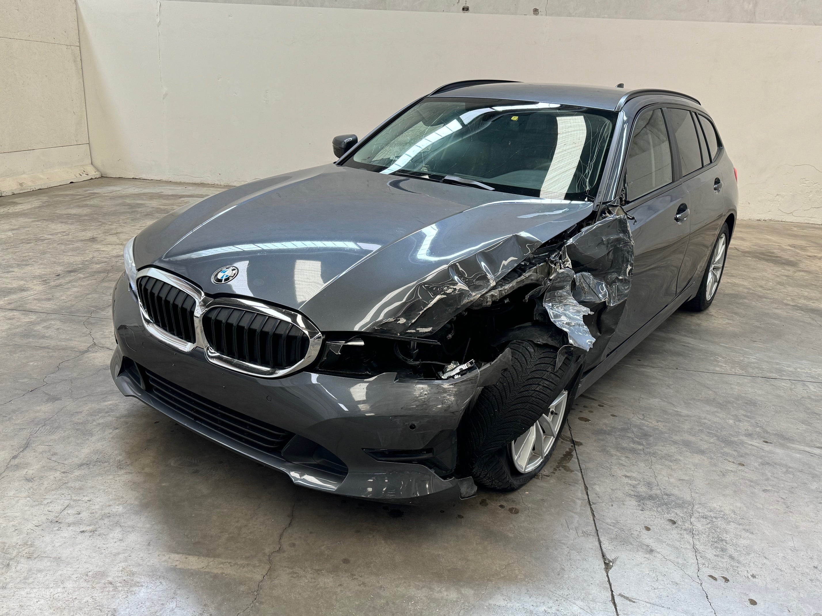 2020 BMW 320d Touring Aut. Advantage – GDM Auto Damaged Cars